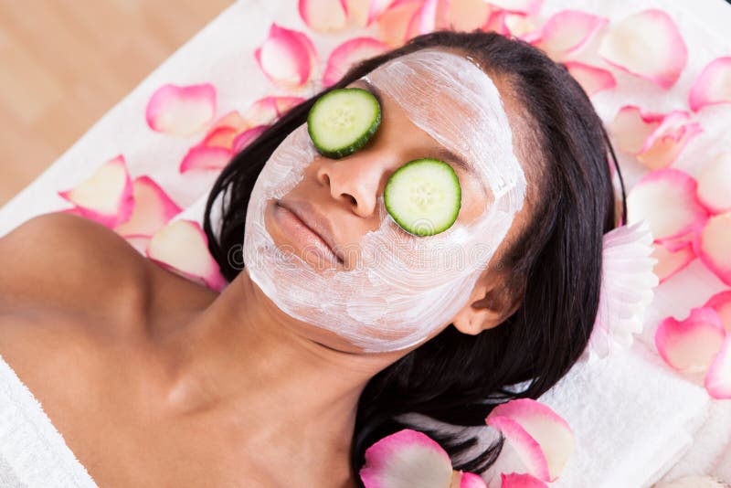 Ansikts- Maskering Av Kvinnan Fotografering för Bildbyråer - Bild av ...