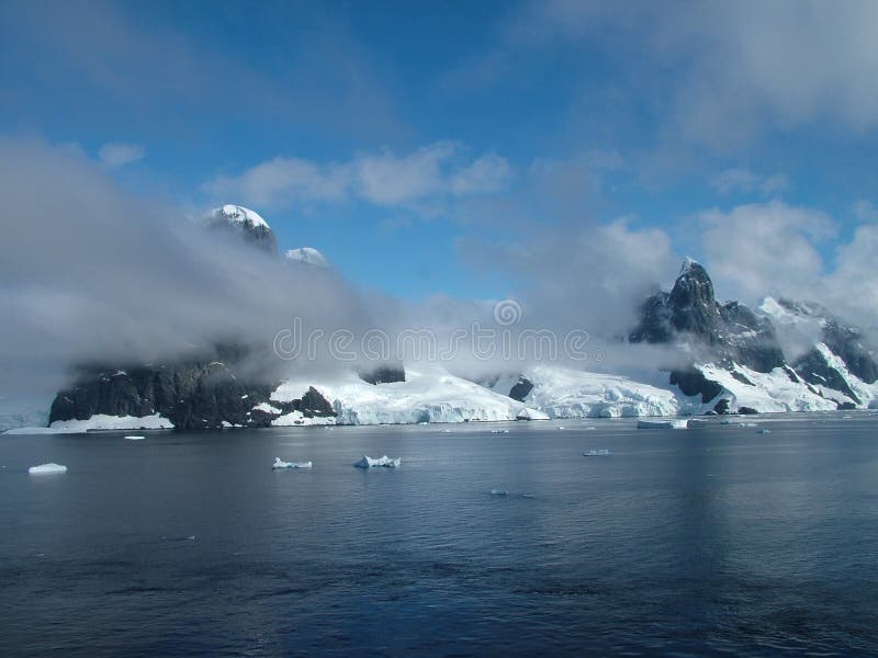 Antarctic coast stock photo. Image of ocean, mountains - 2643496