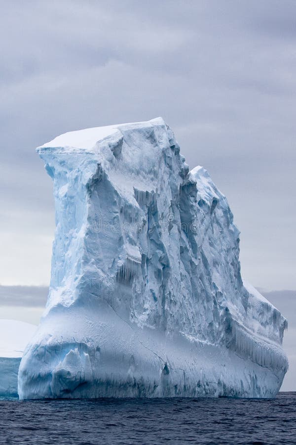 Antarktischer Eisberg stockfoto. Bild von blau, draussen - 16797874