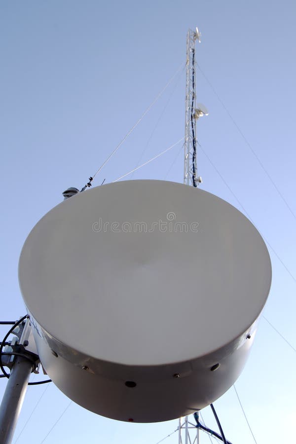 Antenas de micro-ondas imagem de stock. Imagem de microonda - 77722137