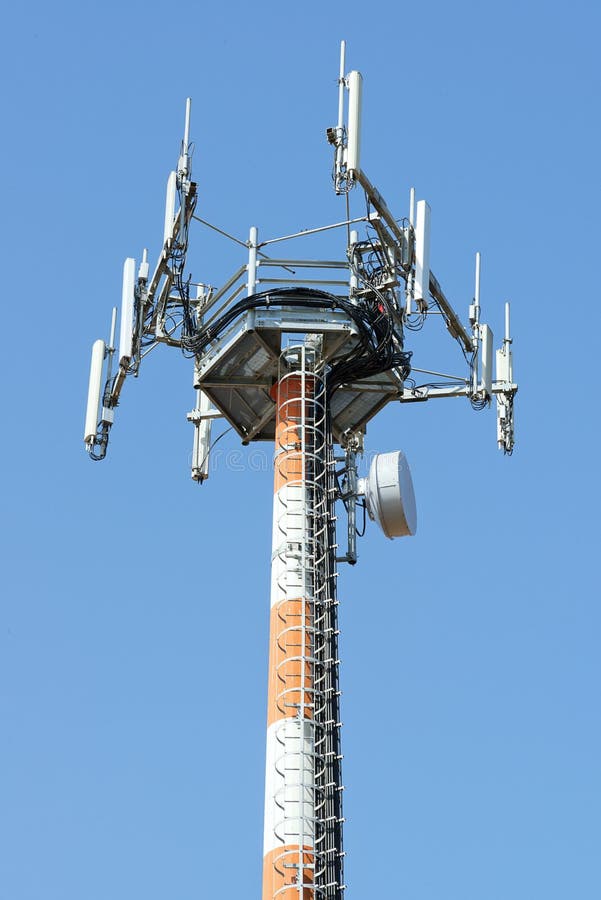 Antena Para Las Telecomunicaciones Imagen de archivo - Imagen de ...