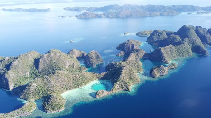 Belles îles De Roche Dans Wayag, Raja Ampat Clips Vidéos - Vidéo du ...