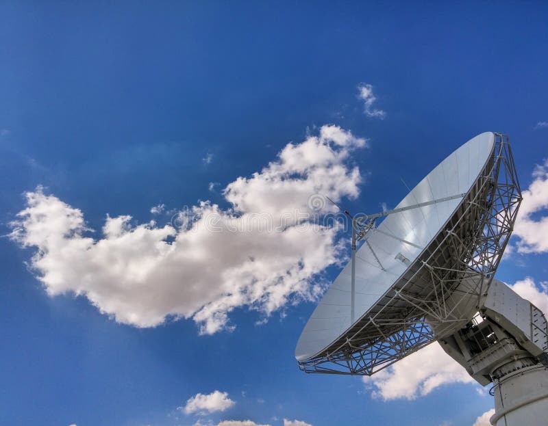 Antenne de satellite image stock. Image du antenne, satellite - 64123711