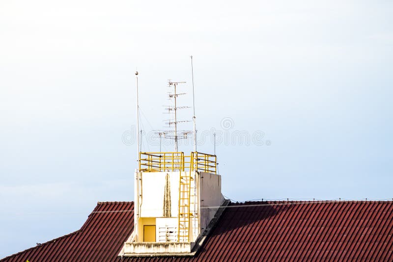 Antenne Analogique De TV Sur Le Toit Image stock - Image du signal ...