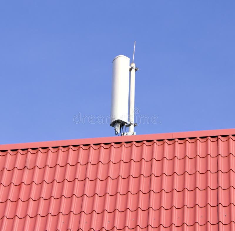 Antenne TV Sur Le Vert De Toit Image stock - Image du broadband, maison ...