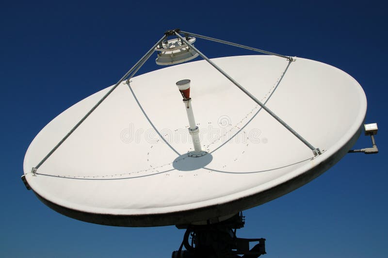 Antenne parabolique photo stock. Image du technologie - 1231526