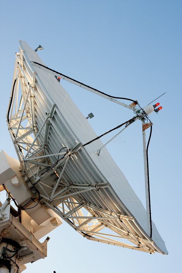 Antenne parabolique photo stock. Image of technologie - 12474740