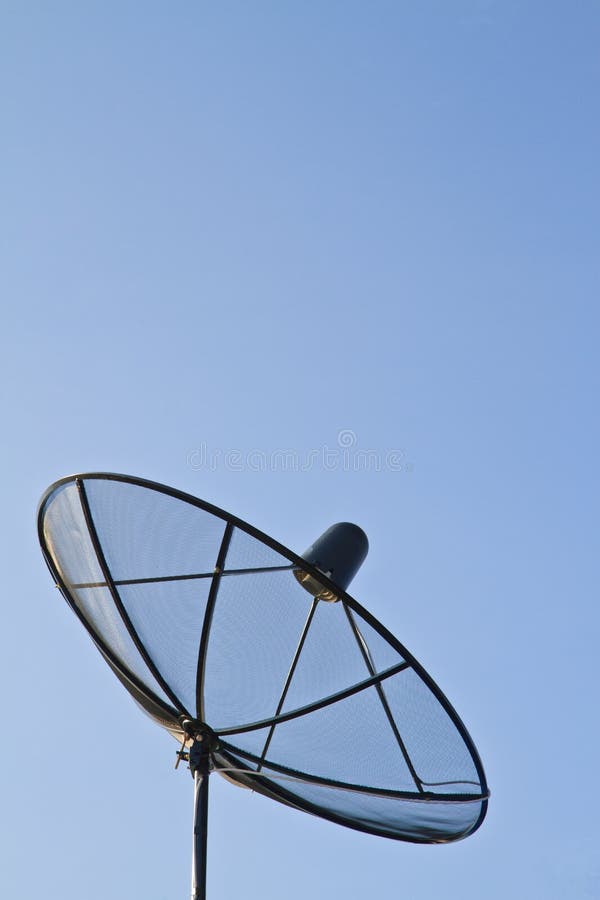 Antenne parabolique image stock. Image of moderne, aérien - 33966351