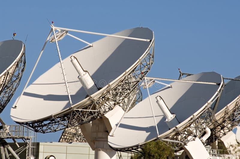 Antenne parabolique image stock. Image du balayage, horizontal - 6504409