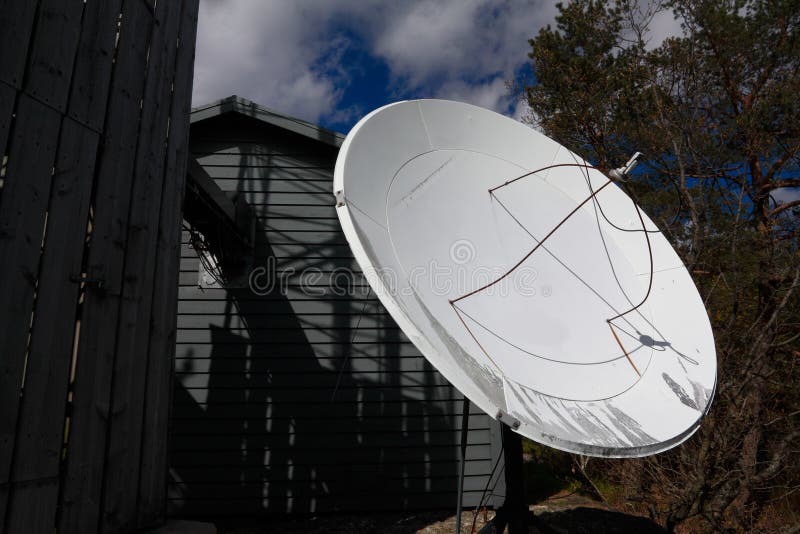 Antenne parabolique photo stock. Image du communiquez - 1157256