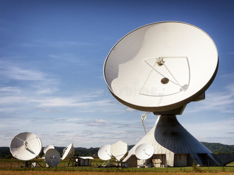 Image De Grande Antenne Parabolique Parabolique Image stock - Image du ...