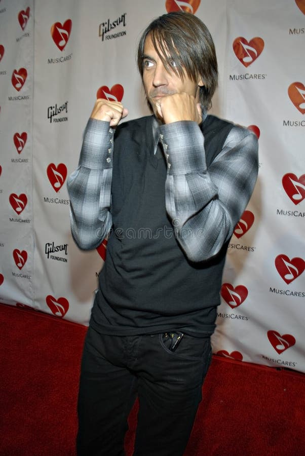 Anthony Kiedis Op De Rode Loper Redactionele Afbeelding - Image of haar ...