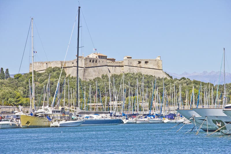 Antibes france port arkivfoto. Bild av sten, resa, vila - 22845794