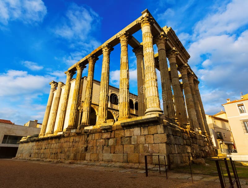 Tempio Antico Nell'alba Merida, Spagna Immagine Stock - Immagine di ...