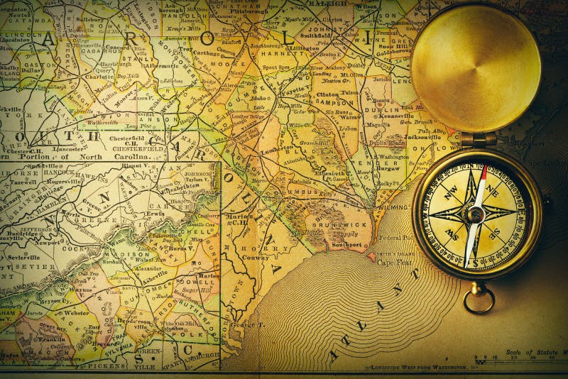 Antiek Kompas Over Oude XIX Eeuwkaart Stock Afbeelding - Image of ...