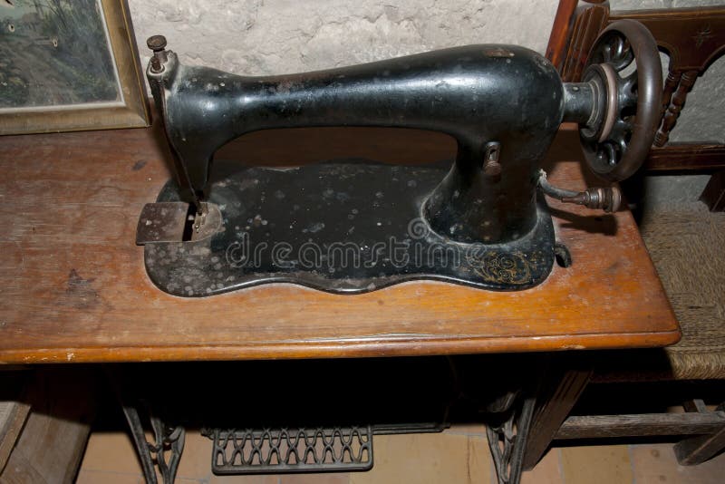 Antieke Naaimachine En Het Naaien Begrippen Stock Foto - Afbeelding ...