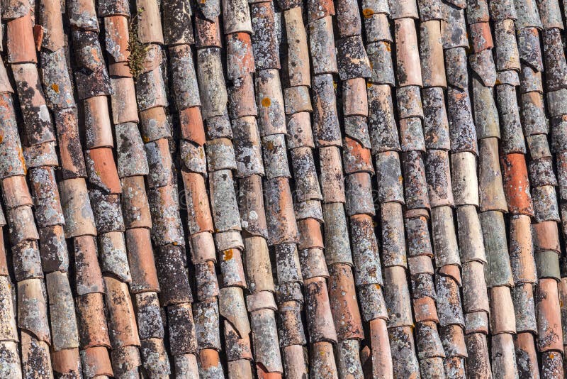 Antieke tegels op een dak stock foto. Image of blok, terracotta - 41160620