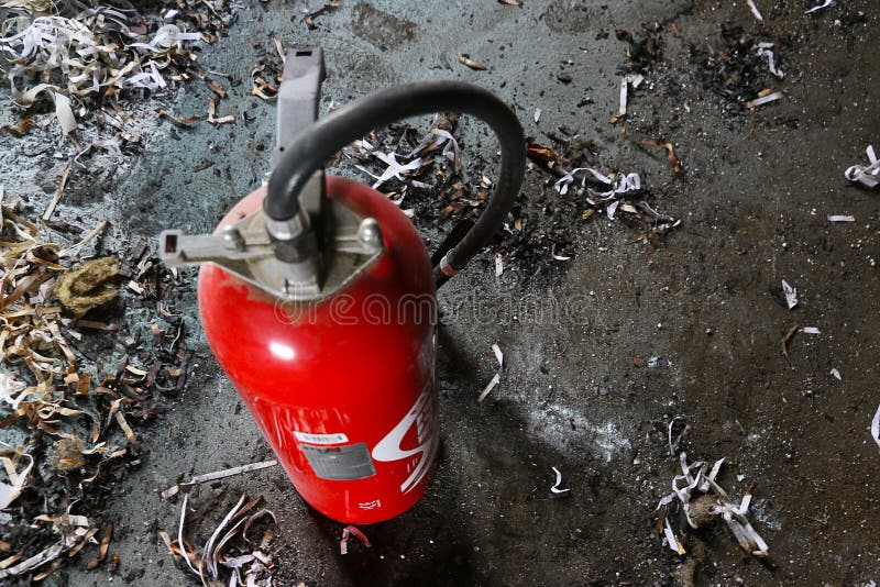 Extintor viejo foto de archivo. Imagen de seguridad, envejecido - 11329714
