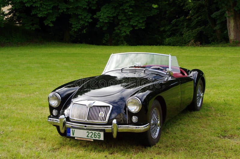 Antik bil MG redaktionell bild. Bild av brigham, sportigt - 47935156