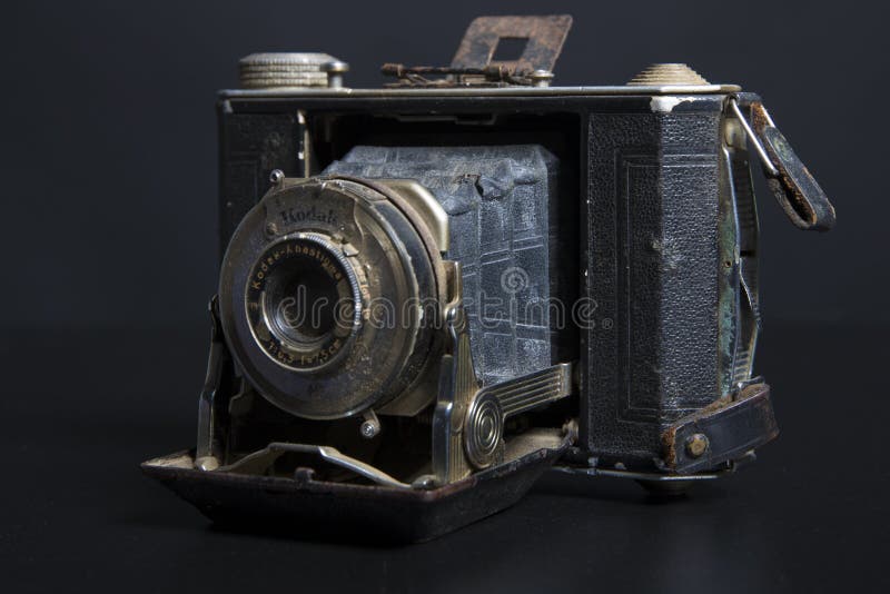 Antik gammal kamera redaktionell fotografering för bildbyråer. Bild av ...