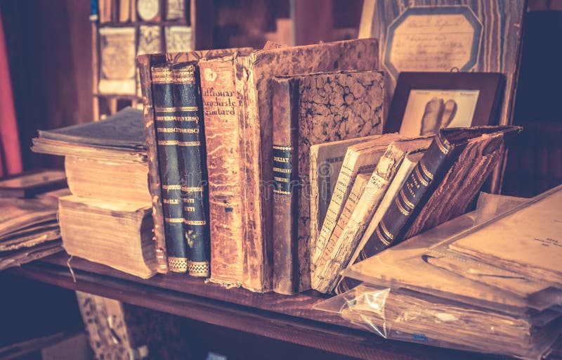 Alte Antike Bücher Und Bibeln Amisch Und Mennonitisch Redaktionelles ...