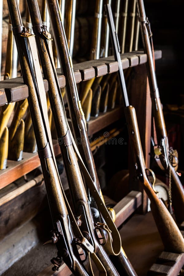 Antike Musketen In Der Waffenkammer Stockfoto - Bild von sonoma ...