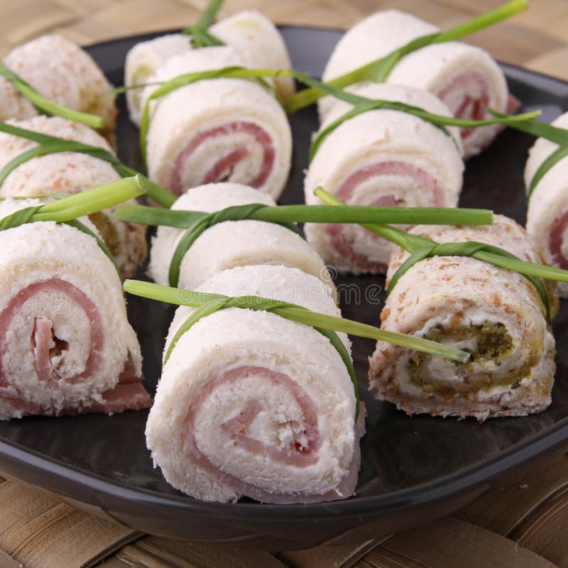 Antipasto, canapes immagine stock. Immagine di divano - 19079567