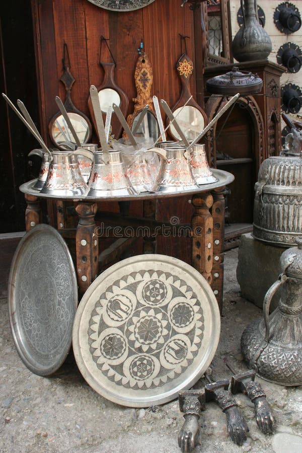 Antique bazaar at street stock image. Image of craft - 21908735