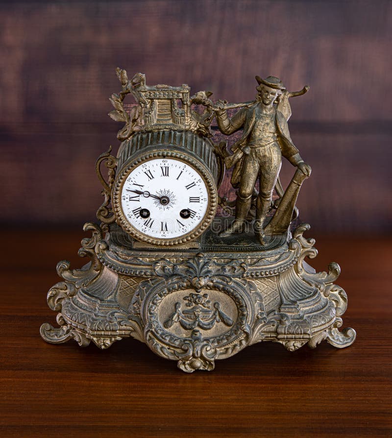 Reloj De Mesa De Bronce Antiguo Stock Image - Image of golden, gold ...