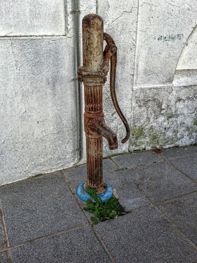 Antique Cast Iron Hand Jug Pump Stock Photo - Image of metal, water ...