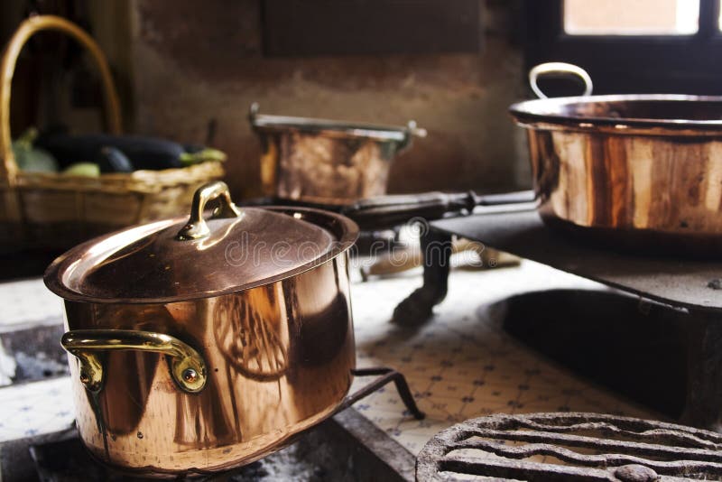 Antique Copper Cooking Pans Stock Photo - Image of brown, decor: 12623756
