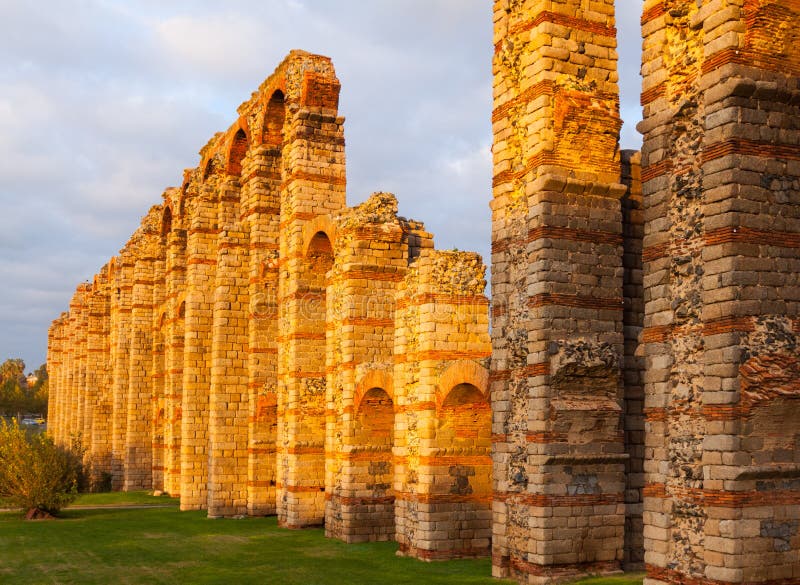 Antique Roman Aqueduct of Merida Stock Photo - Image of landmark ...