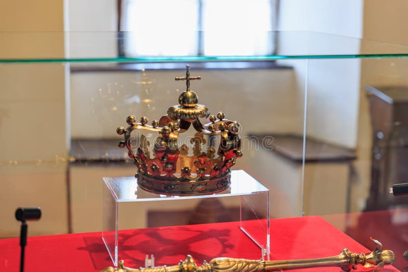 Antique Royal Crown Display Museum Exhibit Glass Case Stock Photos ...