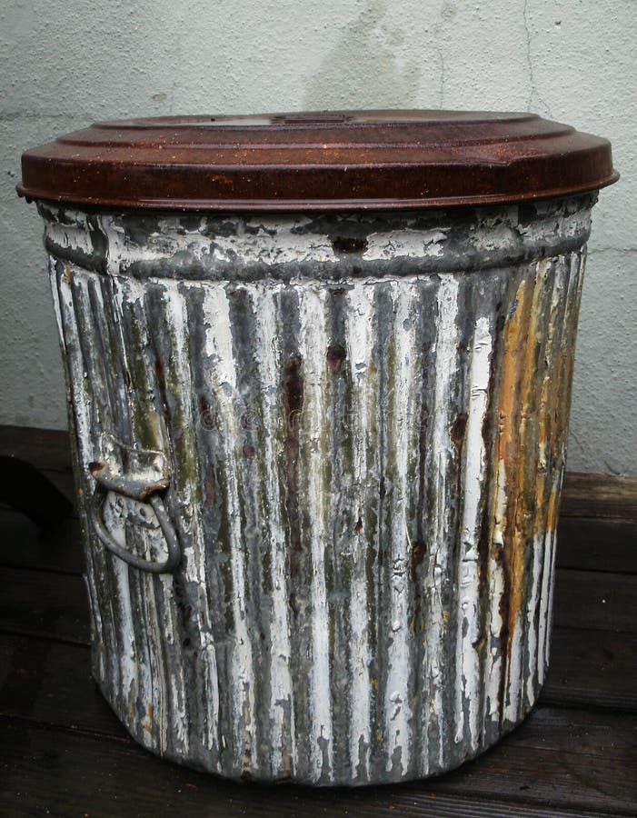 Antique steel garbage can stock photo. Image of vintage - 82289712