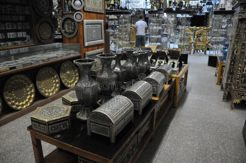 Antiques store in Cairo editorial photo. Image of shopping - 46579491