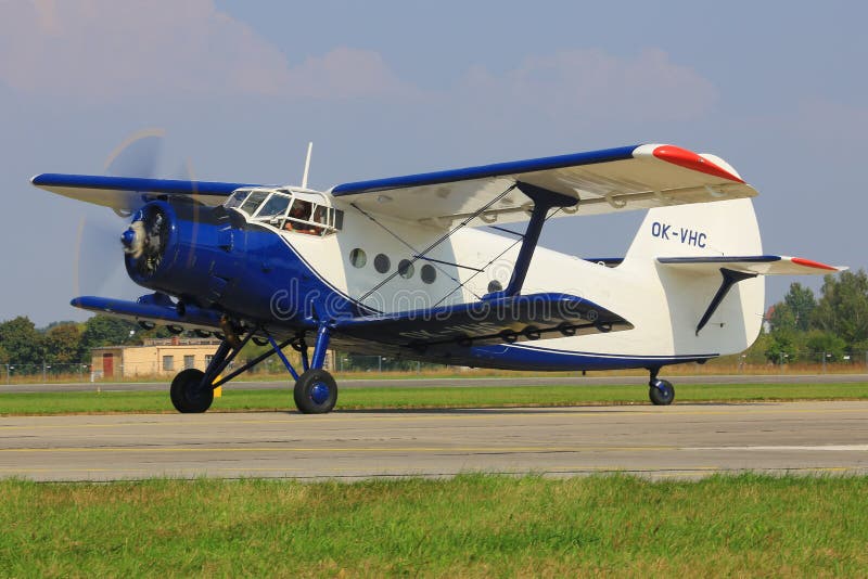 Biplan Antonov AN2 photo éditorial. Image du antonov - 20253421