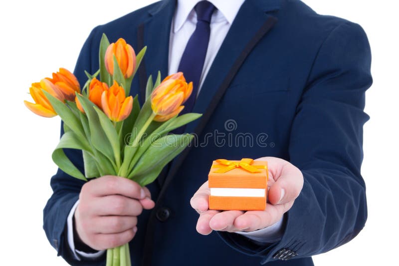 Antrag - Geschenkbox Mit Ehering Und Blumen Stockbild - Bild von geben ...