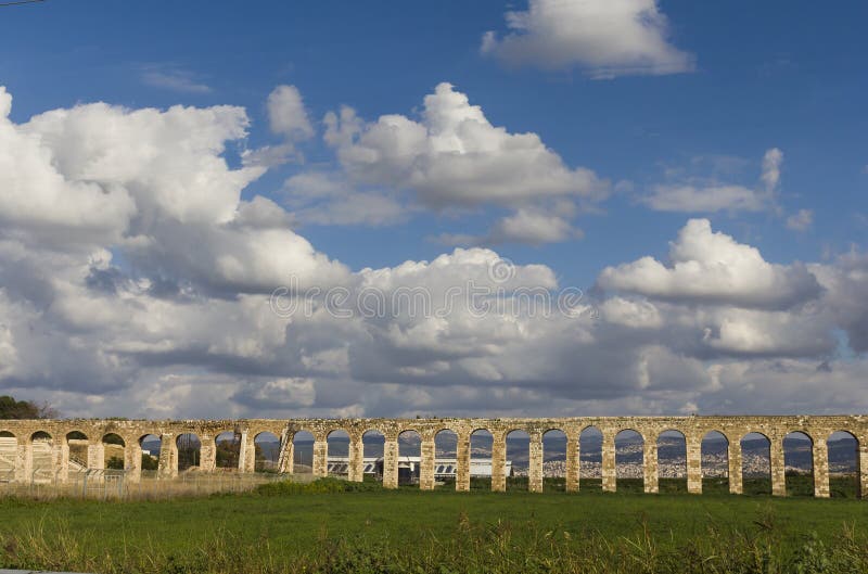 Rzymski akko akwedukt zdjęcie stock. Obraz złożonej z arkadowy - 20100090