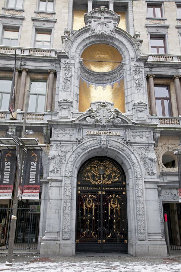 Architecture d'Anvers photo éditorial. Image du personne - 30198986