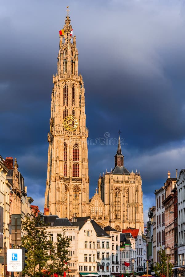 Guglia Della Cattedrale Di Nostra Signora, Anversa, Belgio Immagine ...