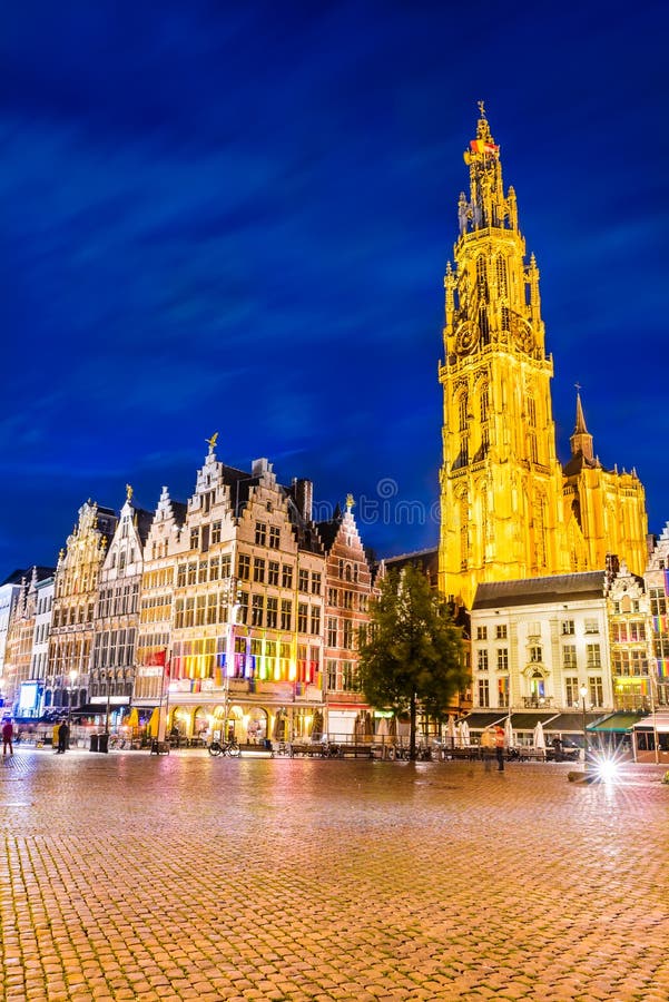 Guglia Della Cattedrale Di Nostra Signora, Anversa, Belgio Immagine ...