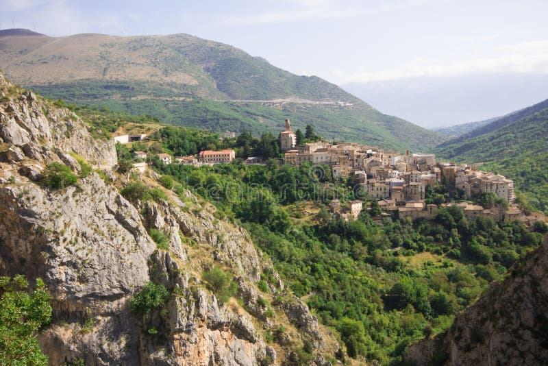 Anversa degli Abruzzi stock photo. Image of tourism, view - 45971766