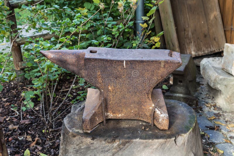 Rustic Anvil On Wooden Stump. Stock Image - Image of past, heavy: 44239359