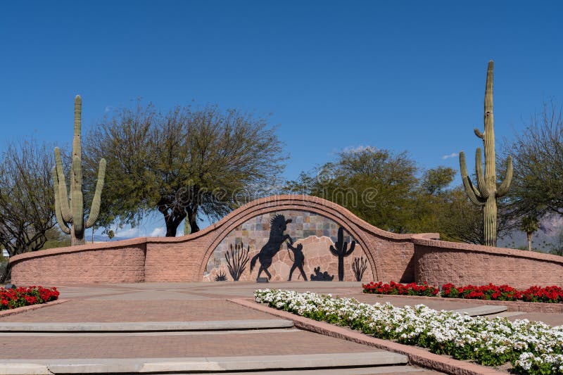 Apache Junction, Arizona / USA - October 7 2020: Sign with Map Welcomes ...