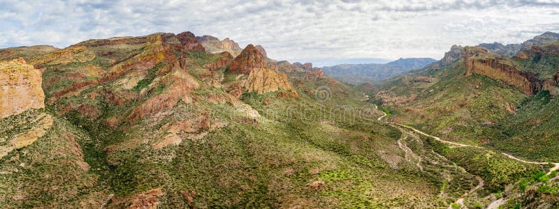 Apache-Spur und See stockbild. Bild von gras, landschaft - 20778393