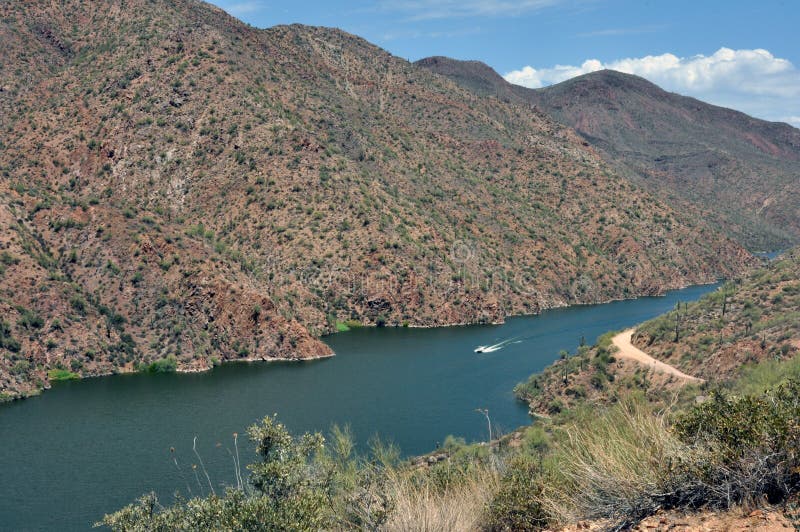 Apache-Spur und See stockbild. Bild von aberglaube, sommer - 20778395