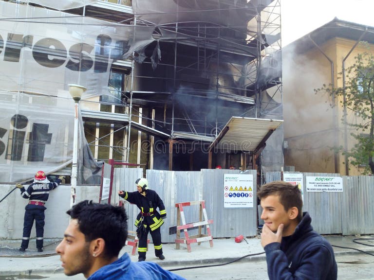 Apartment building burning editorial image. Image of fire - 38104035