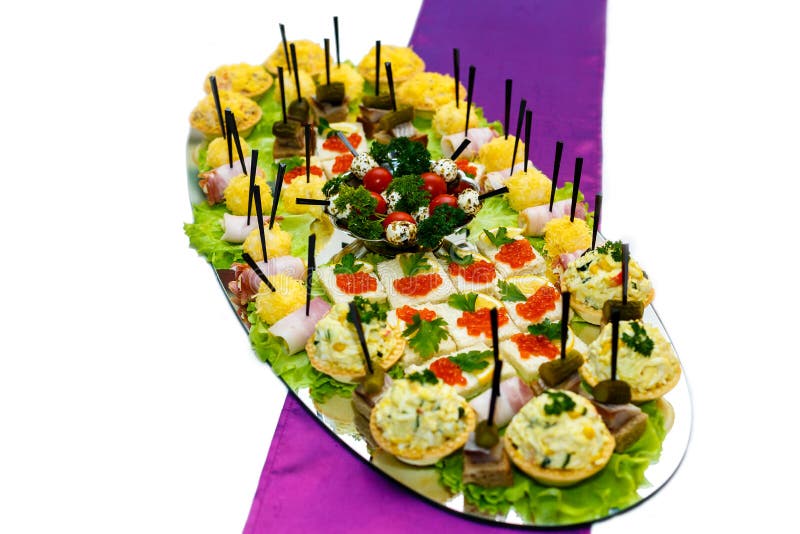 Aperitivi Con Il Caviale Rosso Alla Tavola Di Banchetto Immagine Stock ...