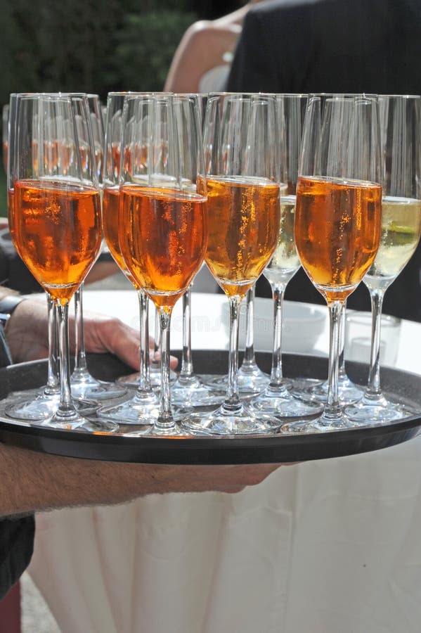 Aperol e Champagne immagine stock. Immagine di champagne - 15897565