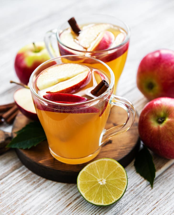 Apfelwein-Essig stockfoto. Bild von hell, herbst, frische - 130842360